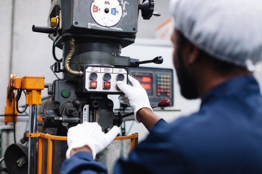 「Machine Operators」の写真素材 | 136,981件の無料イラスト画像 | Adobe Stock