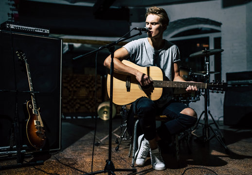 Musiker Bilder – Durchsuchen 748,797 Archivfotos, Vektorgrafiken und ...