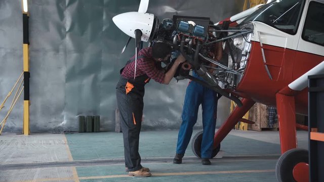 Small Aircraft Maintenance Images – Browse 1,161 Stock Photos, Vectors ...