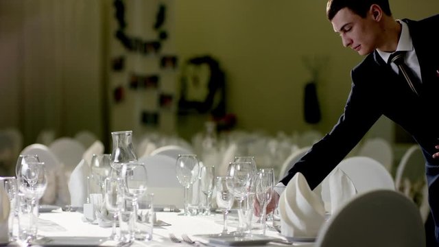 Banquet Waiter Images – Browse 26,979 Stock Photos, Vectors, and Video ...