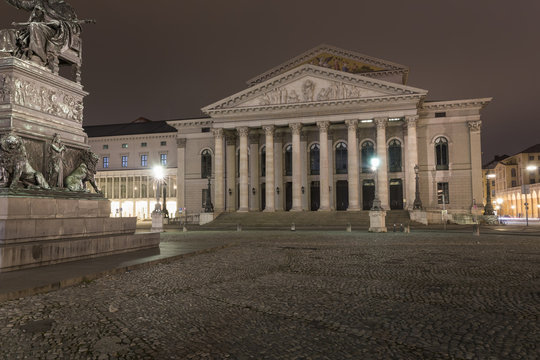 รูปภาพBayerische – เลือกดูภาพถ่ายสต็อก เวกเตอร์ และวิดีโอ5,984 | Adobe ...