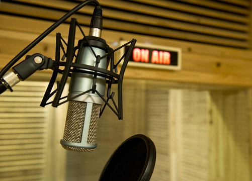 On-Air 이미지 – 찾아보기 2,927 스톡 사진, 벡터 및 비디오 | Adobe Stock