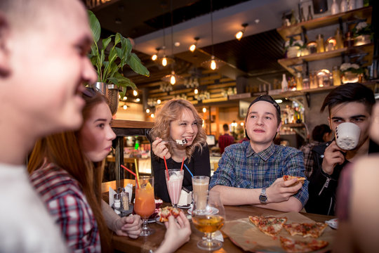 Afterwork bilder – Bläddra bland 1,510 stockfoton, vektorer och videor ...