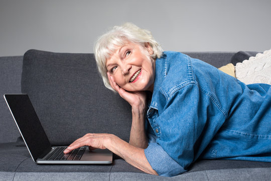 Old Lady Computer Images – Browse 29,416 Stock Photos, Vectors, and ...