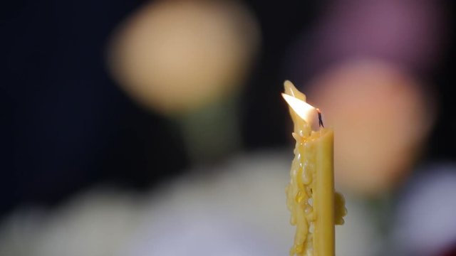 "Holding A Candle" Bilder – Durchsuchen 47 Archivfotos, Vektorgrafiken ...