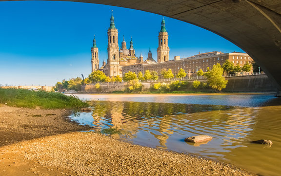 รูปภาพSaragossa – เลือกดูภาพถ่ายสต็อก เวกเตอร์ และวิดีโอ23,335 | Adobe ...