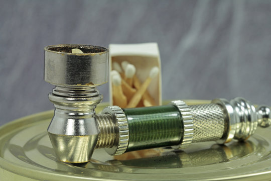 Crackpfeife Bilder – Durchsuchen 51 Archivfotos, Vektorgrafiken und ...