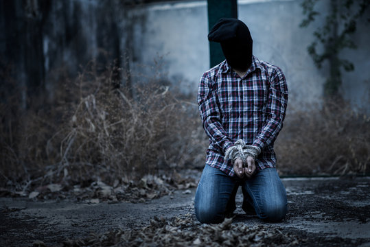 Torture 이미지 – 찾아보기 69,349 스톡 사진, 벡터 및 비디오 | Adobe Stock