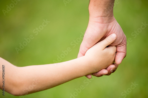 "Vater und Sohn Hand in Hand" Stockfotos und lizenzfreie Bilder auf ...