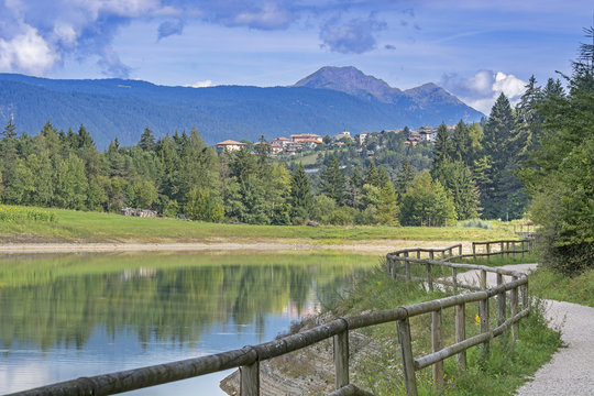 รูปภาพCoredo – เลือกดูภาพถ่ายสต็อก เวกเตอร์ และวิดีโอ216 | Adobe Stock