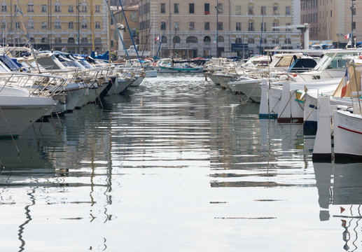 Multiple Boats Images – HD & 4K Photos Free to Download | PikWizard