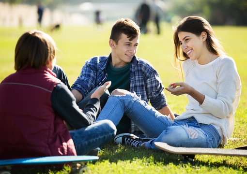 Chatting Images – Browse 1,684,516 Stock Photos, Vectors, and Video ...