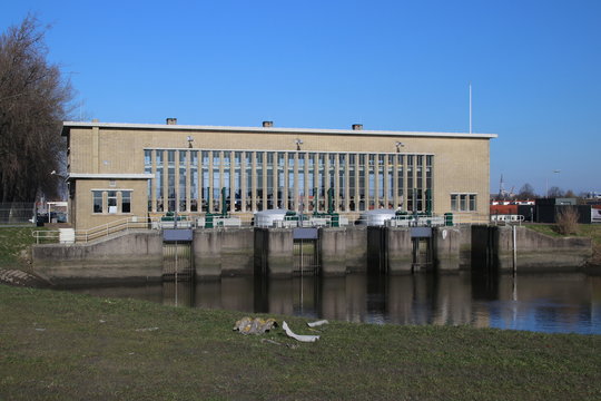 Gemaal bilder – Bläddra bland 157 stockfoton, vektorer och videor ...