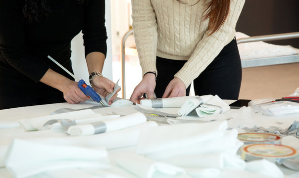 "Colla bilder – Bläddra bland 1,215 stockfoton, vektorer och videor ...