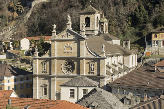 Kirchenfassade bilder – Bläddra bland 1,340 stockfoton, vektorer och ...