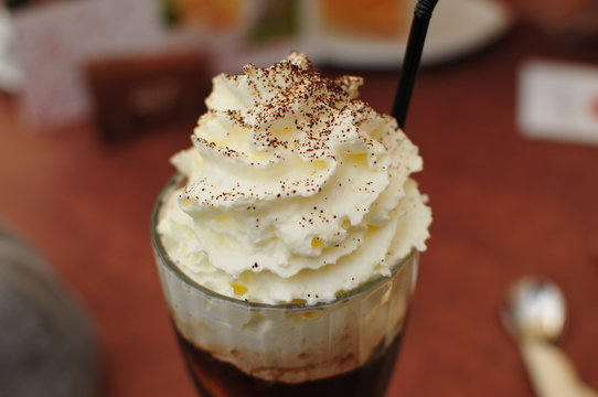 Sahnehaube Bilder – Durchsuchen 758 Archivfotos, Vektorgrafiken und ...