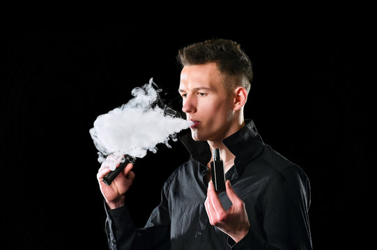"Vaping Woman" Bilder – Durchsuchen 55 Archivfotos, Vektorgrafiken und ...