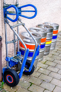 Handbarrow Bilder – Durchsuchen 517 Archivfotos, Vektorgrafiken und ...