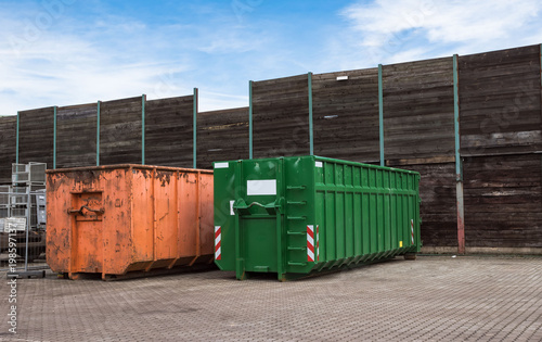 "Müllcontainer" Stockfotos und lizenzfreie Bilder auf Fotolia.com ...