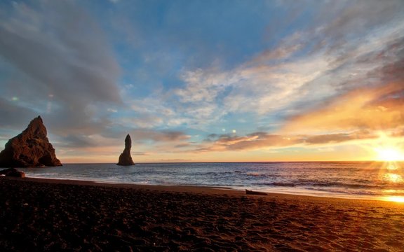 Reynisdranger Images – Browse 25 Stock Photos, Vectors, and Video ...