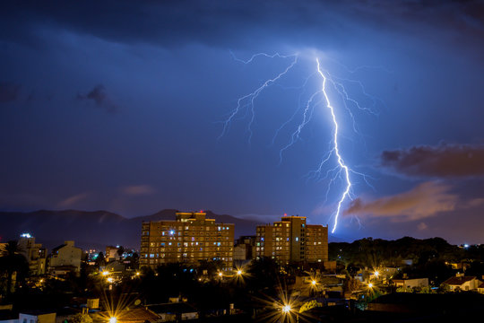 Relampago Images – Browse 16 Stock Photos, Vectors, and Video | Adobe Stock