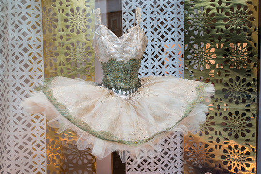 รูปภาพFrills – เลือกดูภาพถ่ายสต็อก เวกเตอร์ และวิดีโอ84,316 | Adobe Stock