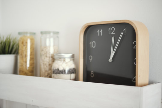 "5 Nach 12" Images – Browse 47 Stock Photos, Vectors, and Video | Adobe ...