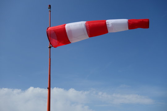 "Wind Sleeve" Bilder – Durchsuchen 15,379 Archivfotos, Vektorgrafiken ...