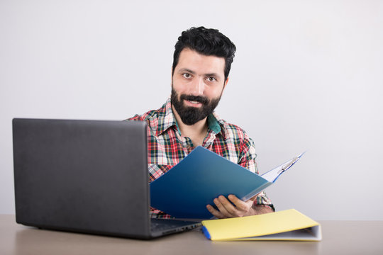 Pakistan Man With Laptop Images – Browse 317 Stock Photos, Vectors, and ...