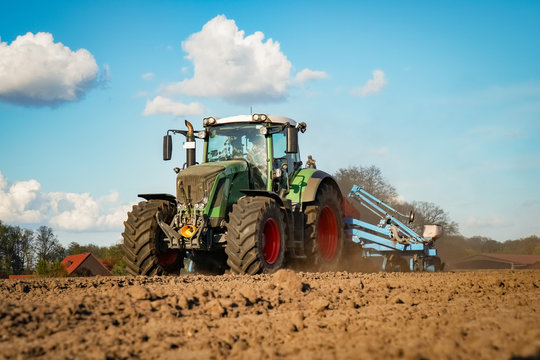 Trecker-Bilder: Stock-Fotos & -Videos. | Adobe Stock