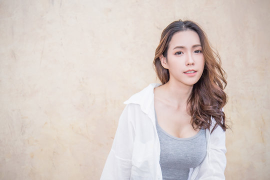 รูปภาพNextdoor – เลือกดูภาพถ่ายสต็อก เวกเตอร์ และวิดีโอ137 | Adobe Stock