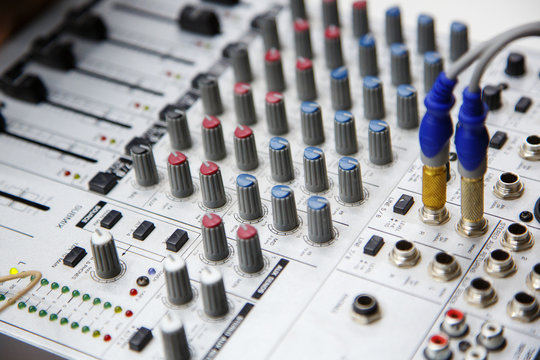 รูปภาพSoundbooth – เลือกดูภาพถ่ายสต็อก เวกเตอร์ และวิดีโอ107 | Adobe Stock