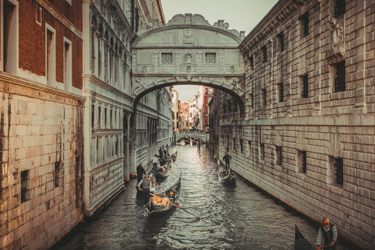 Seufzen Bilder – Durchsuchen 376 Archivfotos, Vektorgrafiken und Videos ...