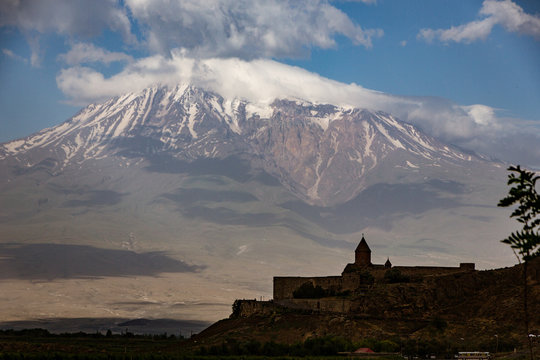 Afbeeldingen over "Agri Dagi" – Blader in stockfoto's, vectoren en ...