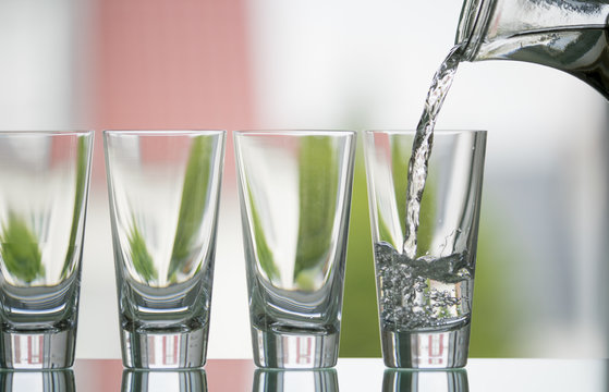 Trinking Bilder – Durchsuchen 96 Archivfotos, Vektorgrafiken und Videos ...