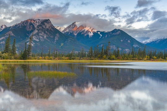 Berglandschap Bilder – Durchsuchen 364 Archivfotos, Vektorgrafiken und ...
