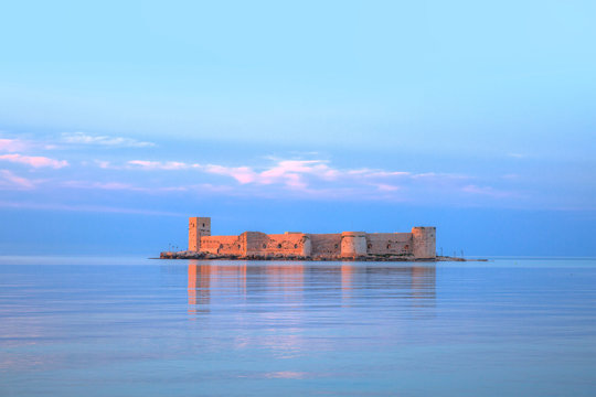 รูปภาพKalesi – เลือกดูภาพถ่ายสต็อก เวกเตอร์ และวิดีโอ3,683 | Adobe Stock