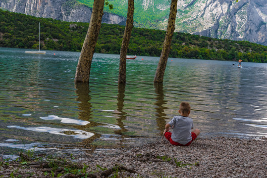 Wassertrum Bilder – Durchsuchen 200 Archivfotos, Vektorgrafiken und ...