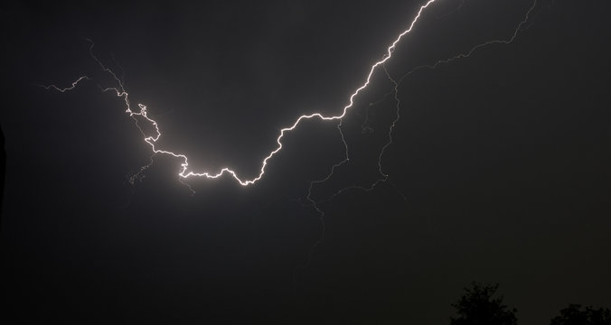 Donnern bilder – Bläddra bland 1,298 stockfoton, vektorer och videor ...