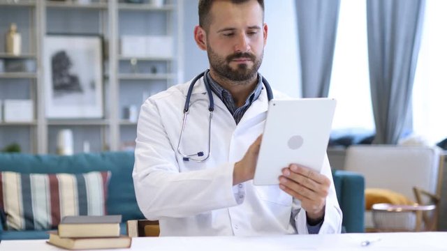 Doctor With Tab Bilder – Durchsuchen 2,346 Archivfotos, Vektorgrafiken ...