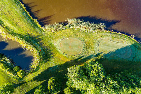 Afbeeldingen over "Campo Da Gioco" – Blader in stockfoto's, vectoren en ...