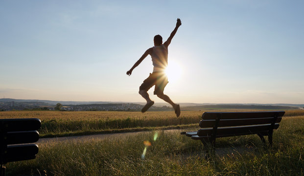 Freudensprung Bilder – Durchsuchen 13,069 Archivfotos, Vektorgrafiken ...