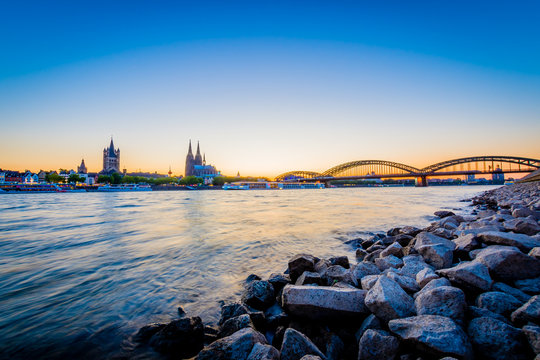 "Am Rhein" Bilder – Durchsuchen 1,402 Archivfotos, Vektorgrafiken und ...