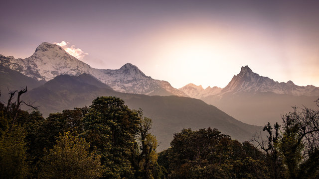 Machhapuchhre Bilder – Durchsuchen 1,105 Archivfotos, Vektorgrafiken ...