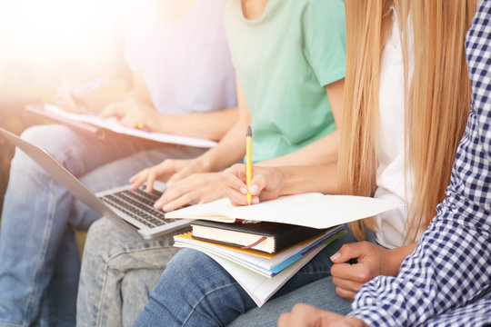 รูปภาพAssignment – เลือกดูภาพถ่ายสต็อก เวกเตอร์ และวิดีโอ1,166,733 ...