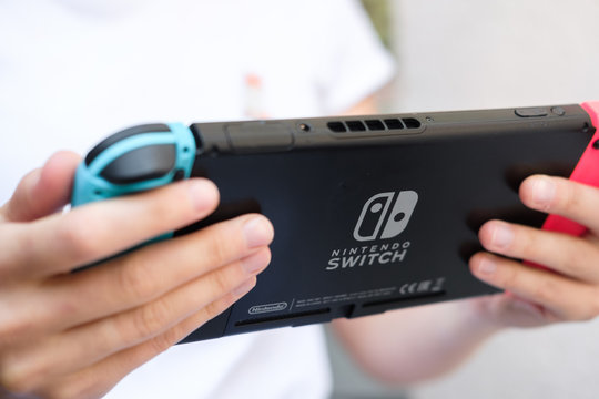 Afbeeldingen over "Nintendo Switch" – Blader in stockfoto's, vectoren ...
