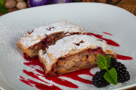 Schtrudel Bilder – Durchsuchen 36 Archivfotos, Vektorgrafiken und ...