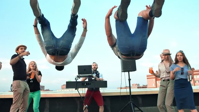 Summersault Bilder – Durchsuchen 11,188 Archivfotos, Vektorgrafiken und ...