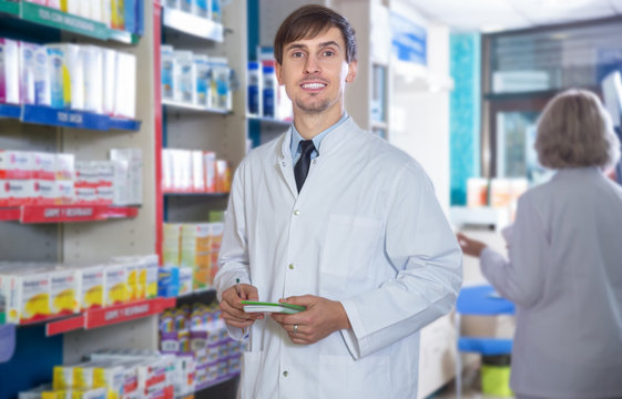 Pharmaceutist 이미지 – 찾아보기 2,759 스톡 사진, 벡터 및 비디오 | Adobe Stock