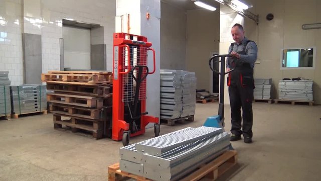 Lagerist Bilder – Durchsuchen 2,397 Archivfotos, Vektorgrafiken und ...